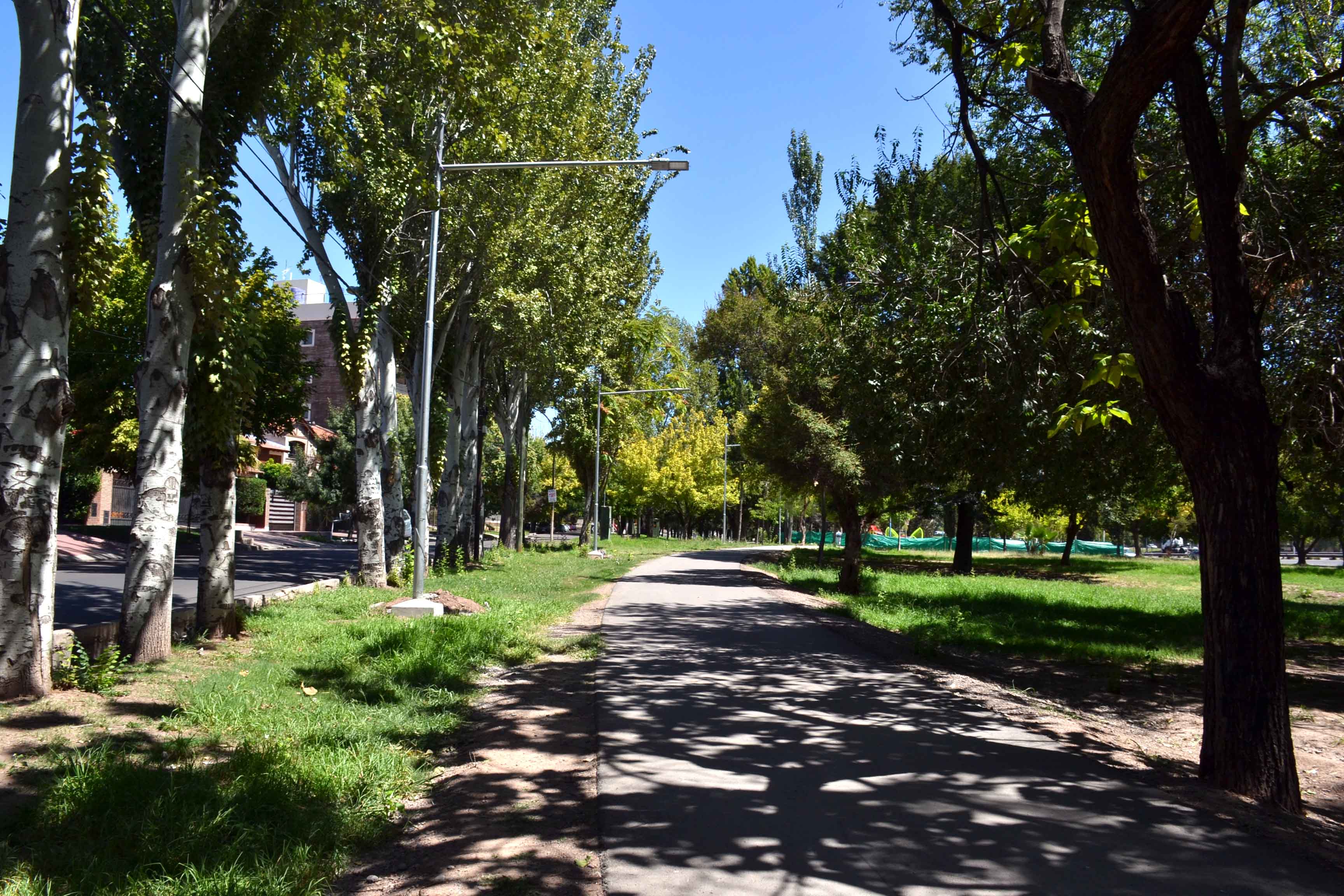 Más iluminación LED en el Parque del Acceso Este - Guaymallén