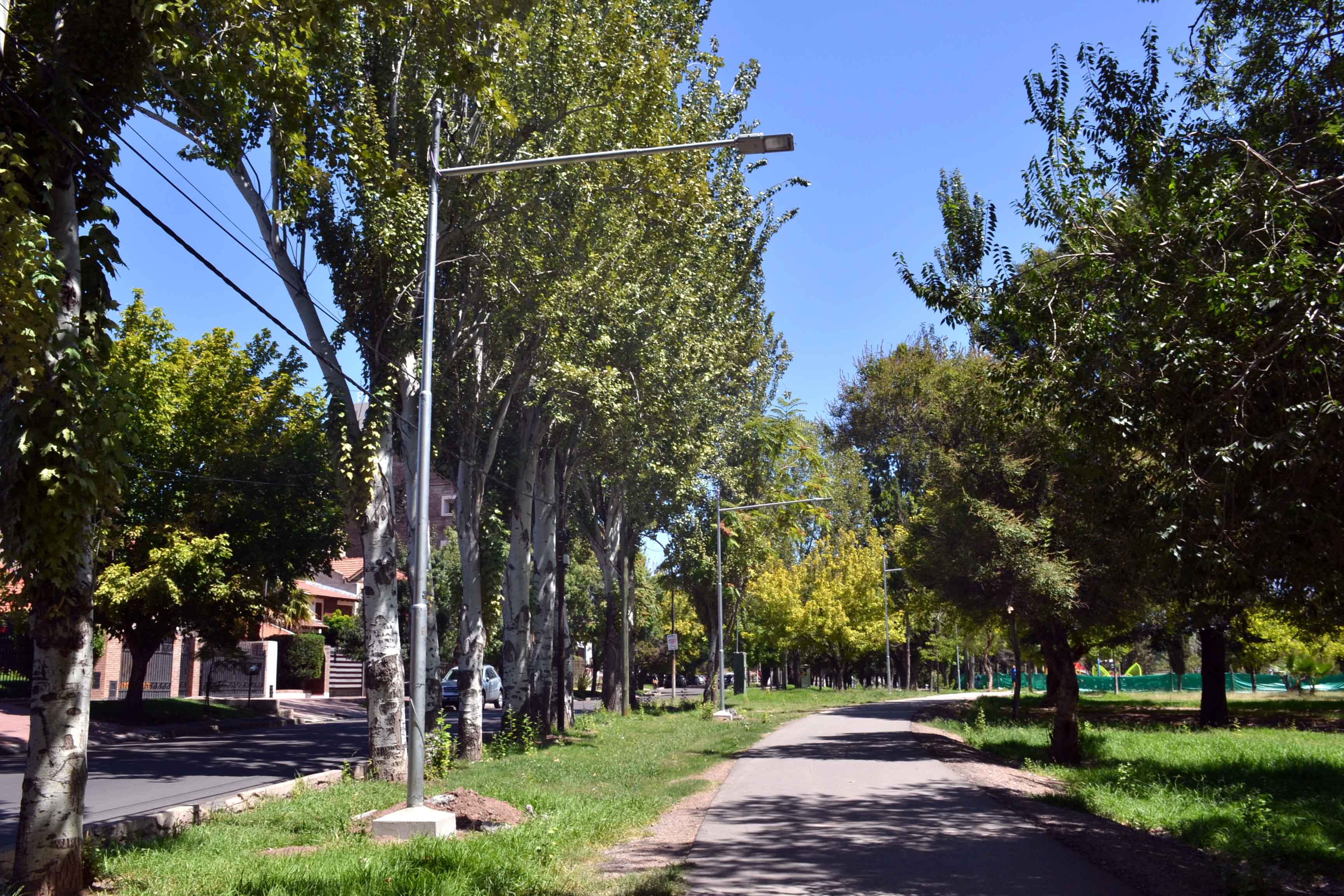 Más iluminación LED en el Parque del Acceso Este - Guaymallén